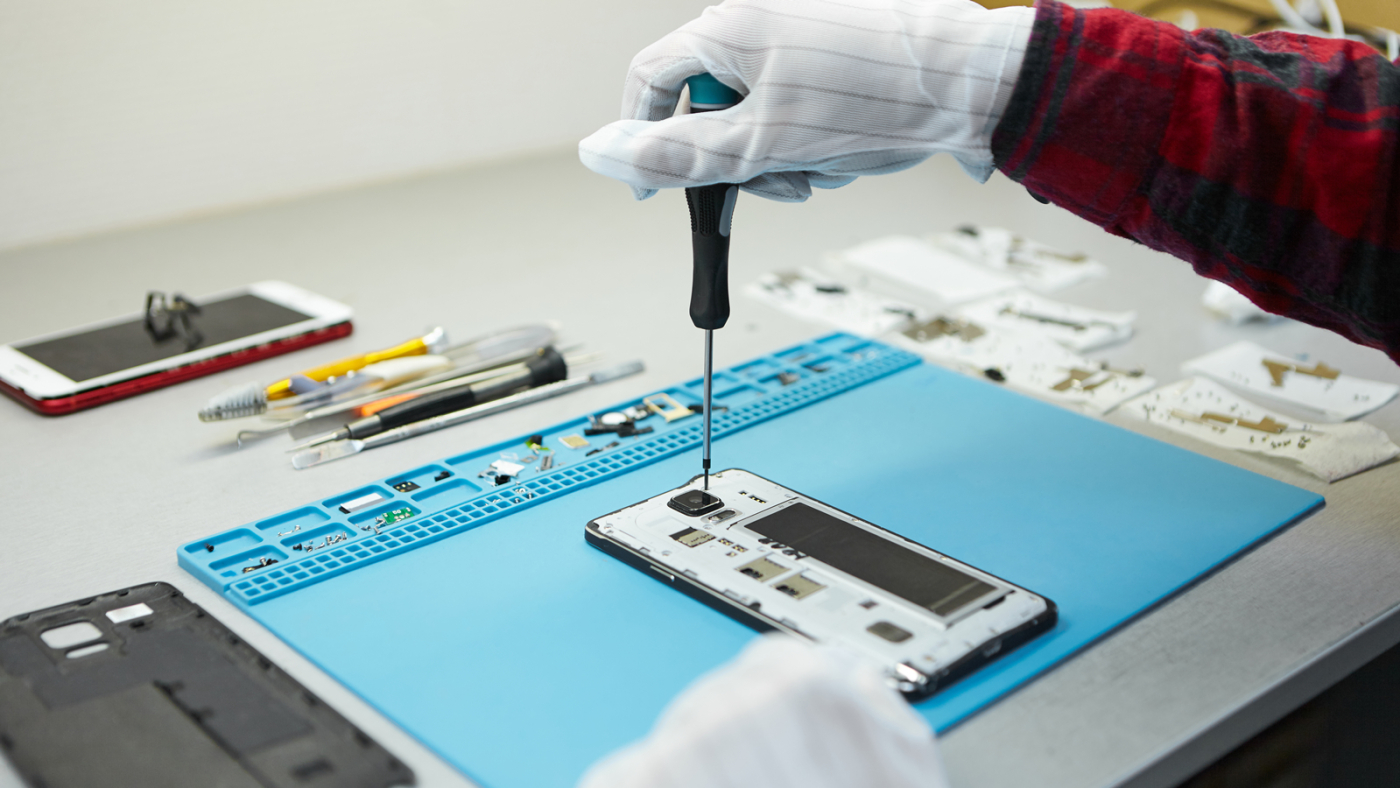 Mastering Phone Care: Tips for Responsible Device Handling – PLENITUDE ...